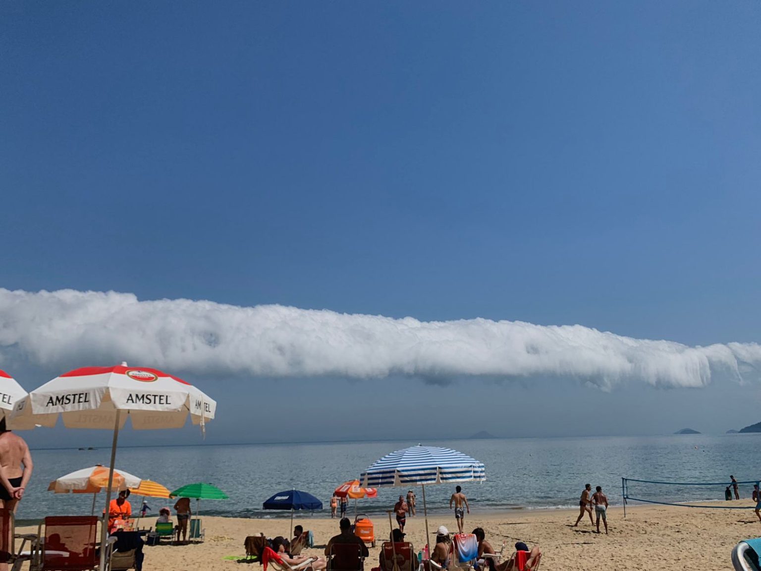 Nuvem em formato de rolo: entenda fenômeno que ocorreu no litoral de SP ...